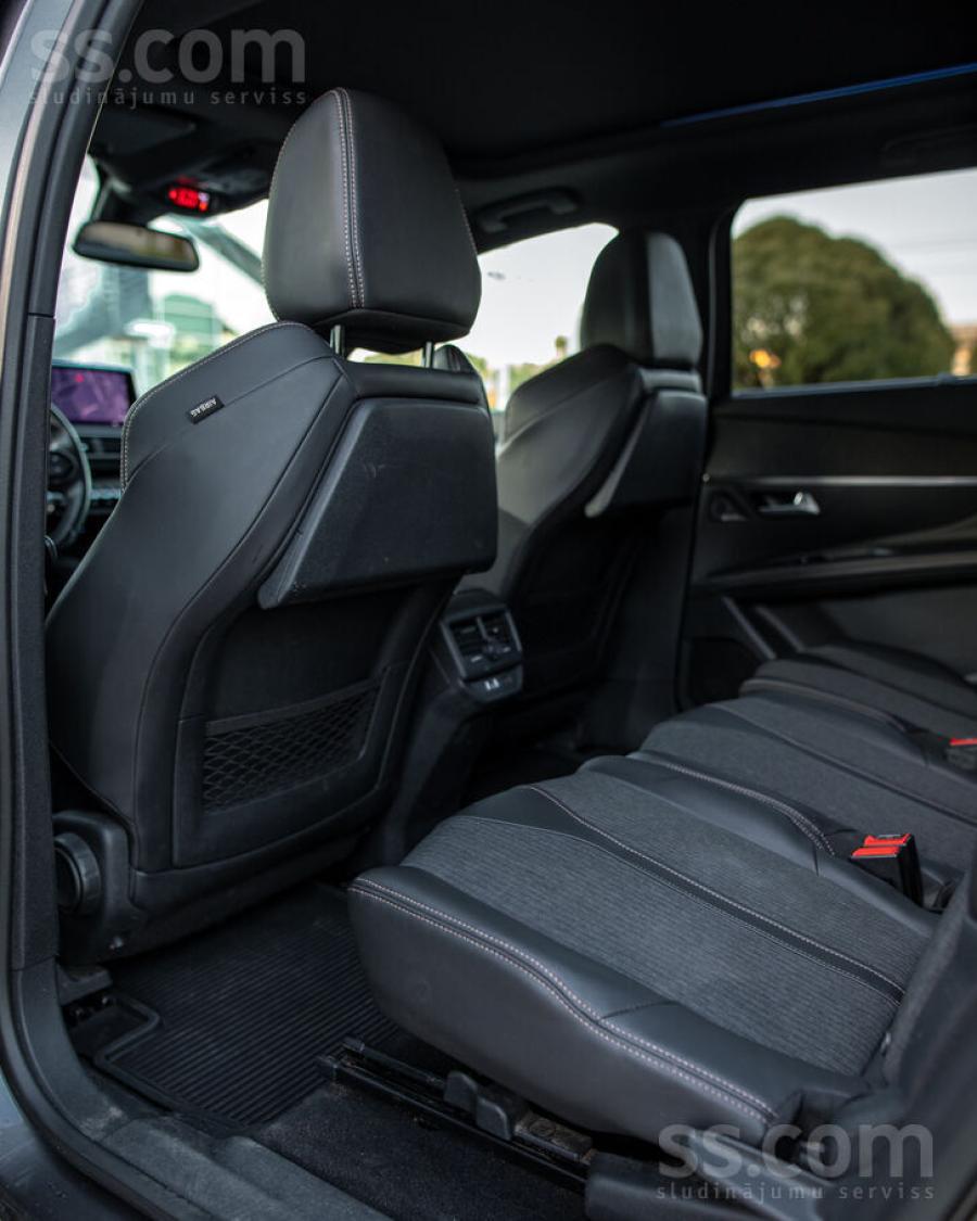 Grey Peugeot 5008 2018 in Riga, with an engine capacity of 2.00 L and mileage of 172 thousand km for 18000 €, photo 15 on AUTOMOTO.COM.LV