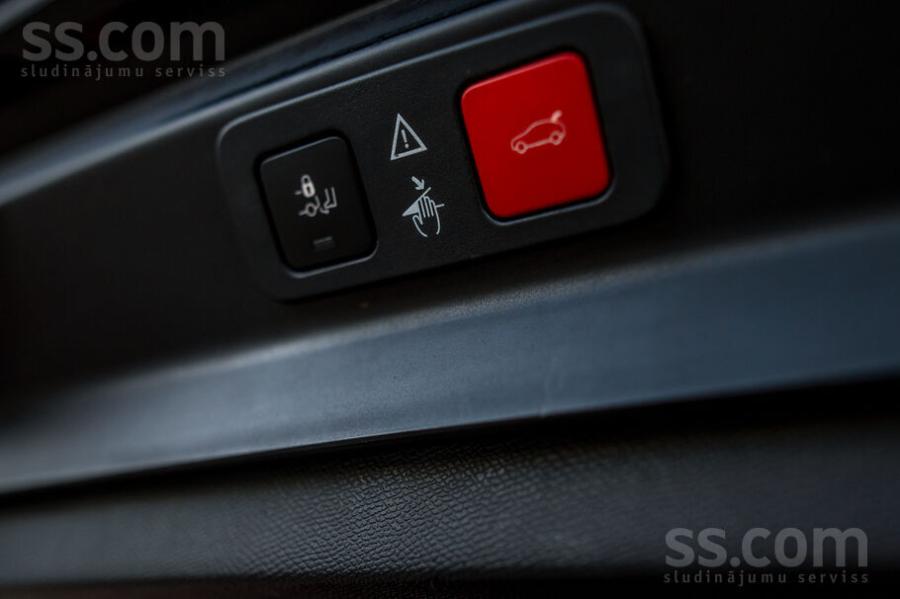 Grey Peugeot 5008 2018 in Riga, with an engine capacity of 2.00 L and mileage of 172 thousand km for 18000 €, photo 16 on AUTOMOTO.COM.LV