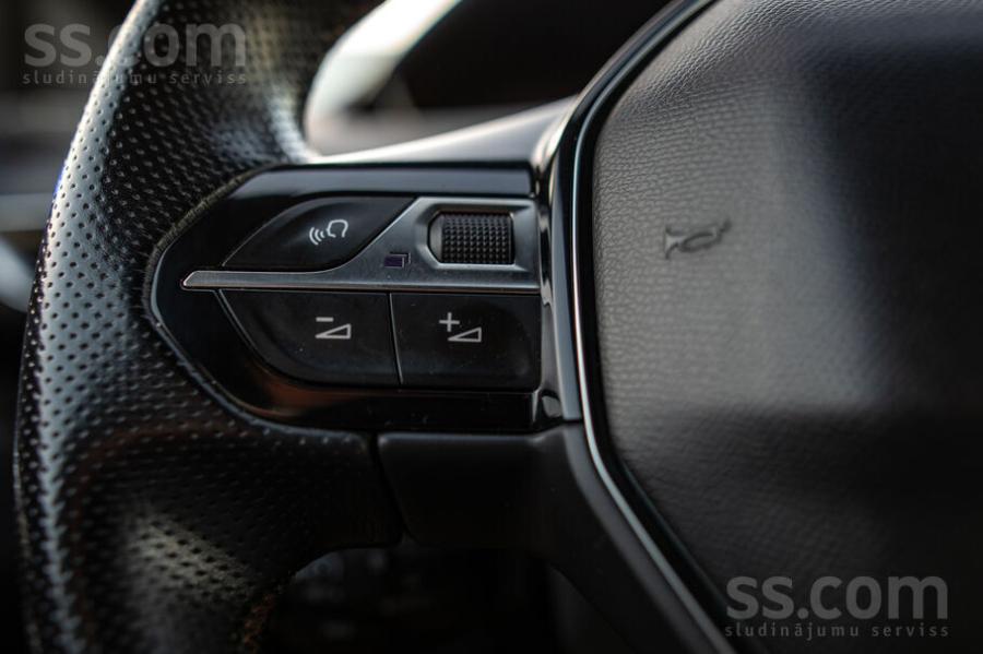 Grey Peugeot 5008 2018 in Riga, with an engine capacity of 2.00 L and mileage of 172 thousand km for 18000 €, photo 23 on AUTOMOTO.COM.LV