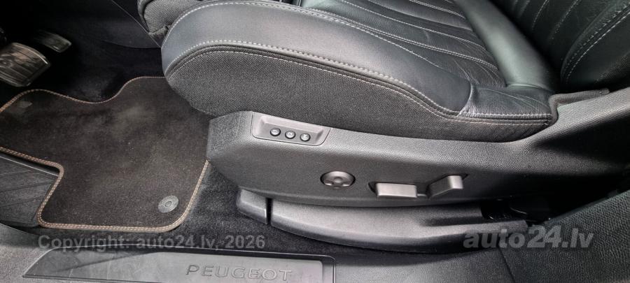 Grey Peugeot 5008 2019 in Tallinn, with an engine capacity of 1.20 L and mileage of 95 thousand km for 18890 €, photo 15 on AUTOMOTO.COM.LV