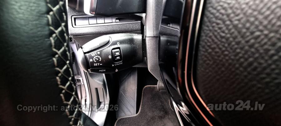 Grey Peugeot 5008 2019 in Tallinn, with an engine capacity of 1.20 L and mileage of 95 thousand km for 18890 €, photo 19 on AUTOMOTO.COM.LV
