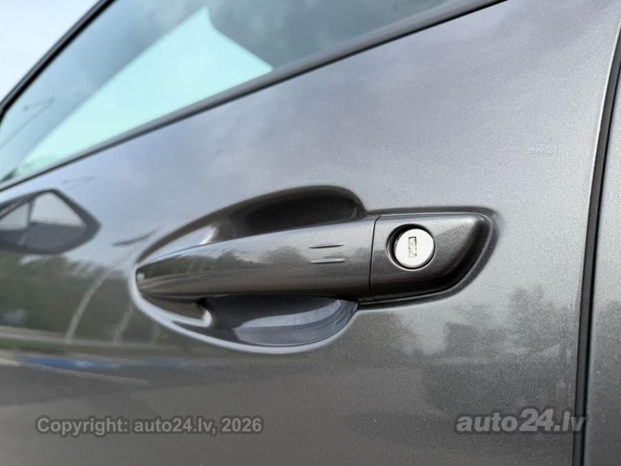 Grey Peugeot 5008 2021 in Parnu, with an engine capacity of 1.20 L and mileage of 26 thousand km for 22900 €, photo 8 on AUTOMOTO.COM.LV