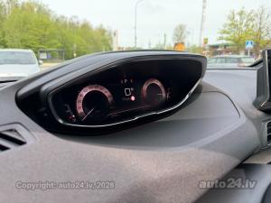 Grey Peugeot 5008 2021 in Parnu, with an engine capacity of 1.20 L and mileage of 26 thousand km for 22900 €, photo 12 on AUTOMOTO.COM.LV
