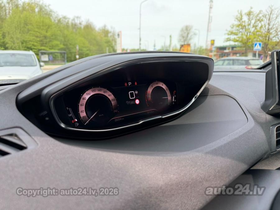 Grey Peugeot 5008 2021 in Parnu, with an engine capacity of 1.20 L and mileage of 26 thousand km for 22900 €, photo 12 on AUTOMOTO.COM.LV