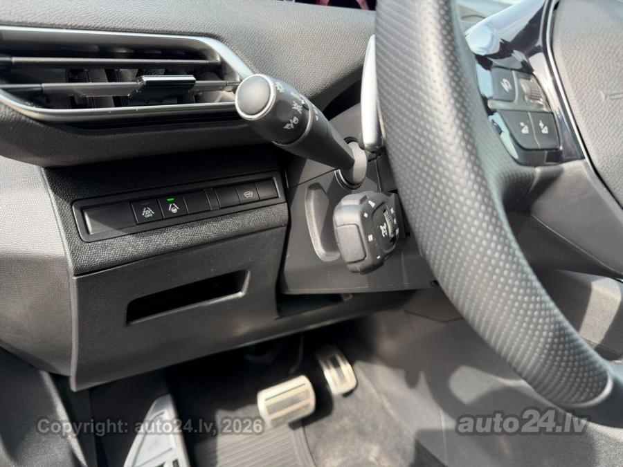 Grey Peugeot 5008 2021 in Parnu, with an engine capacity of 1.20 L and mileage of 26 thousand km for 22900 €, photo 13 on AUTOMOTO.COM.LV