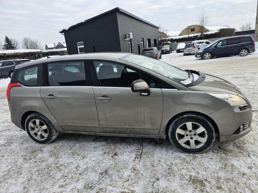 Peugeot 5008 2010 in Taurage, with an engine capacity of 1.56 L and mileage of 300 thousand km for 2800 €, photo 5 on AUTOMOTO.COM.LV