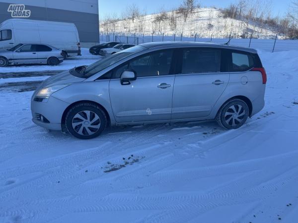 Peugeot 5008 2010 Viļņa, ar dzinēja tilpumu 1.60 L un nobraukumu 247 tūkst. km par 2850 €, foto 4 vietnē AUTOMOTO.COM.LV