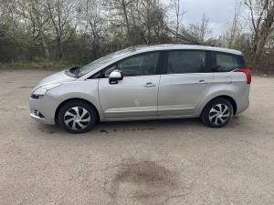 Peugeot 5008 2010 Viļņa, ar dzinēja tilpumu 1.60 L un nobraukumu 247 tūkst. km par 2500 €, foto 6 vietnē AUTOMOTO.COM.LV