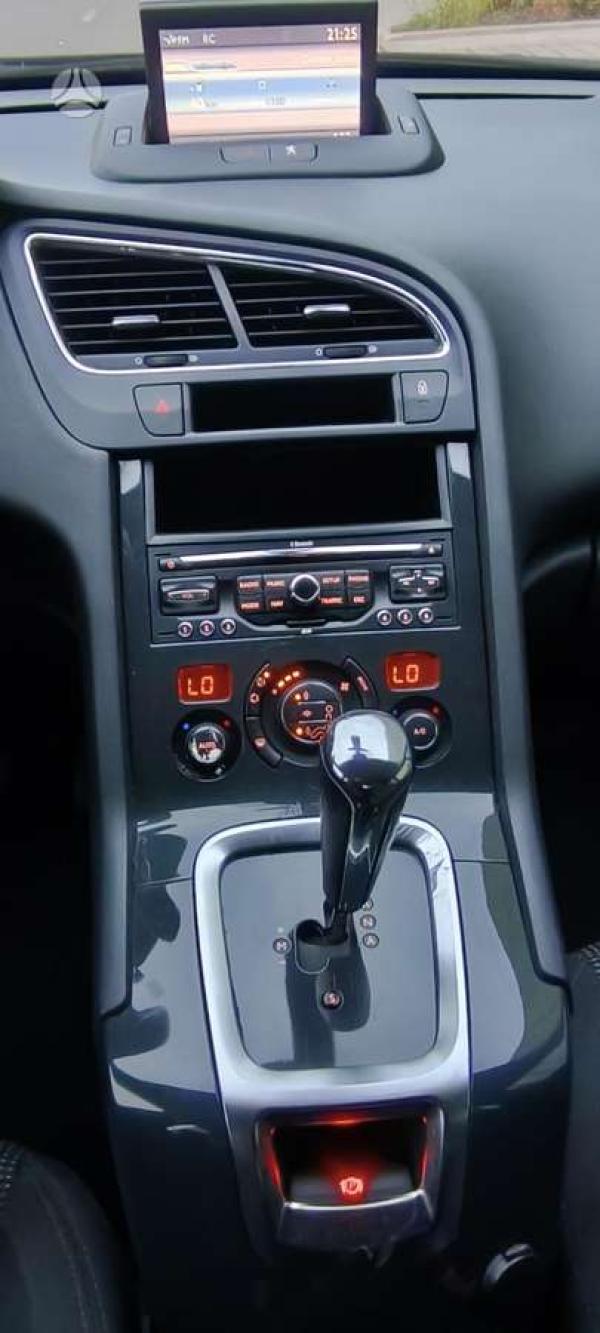 Peugeot 5008 2011 Viļņa, ar dzinēja tilpumu 1.60 L un nobraukumu 304 tūkst. km par 2400 €, foto 9 vietnē AUTOMOTO.COM.LV
