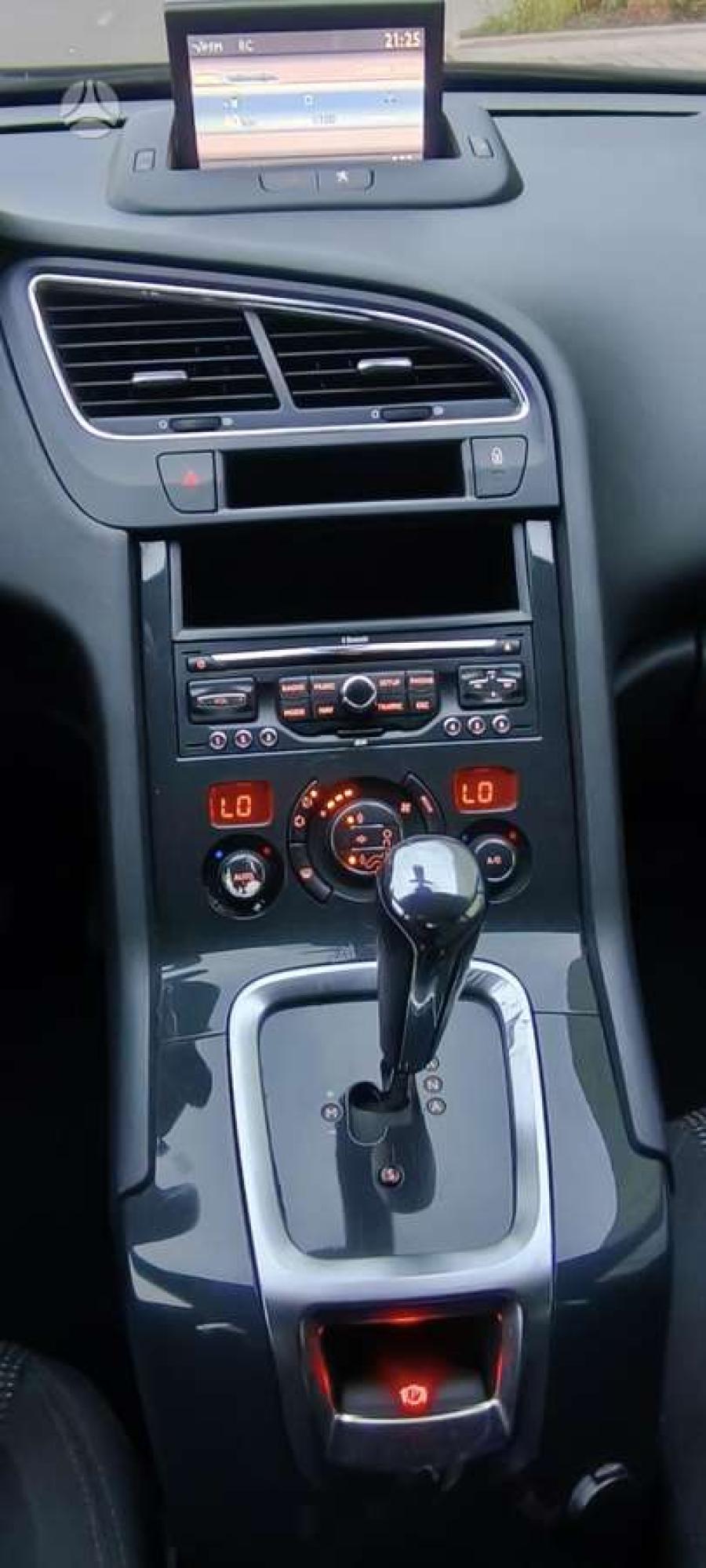 Peugeot 5008 2011 Viļņa, ar dzinēja tilpumu 1.60 L un nobraukumu 304 tūkst. km par 2400 €, foto 10 vietnē AUTOMOTO.COM.LV