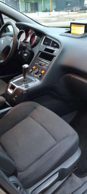 Peugeot 5008 2011 Viļņa, ar dzinēja tilpumu 1.60 L un nobraukumu 304 tūkst. km par 2400 €, foto 27 vietnē AUTOMOTO.COM.LV