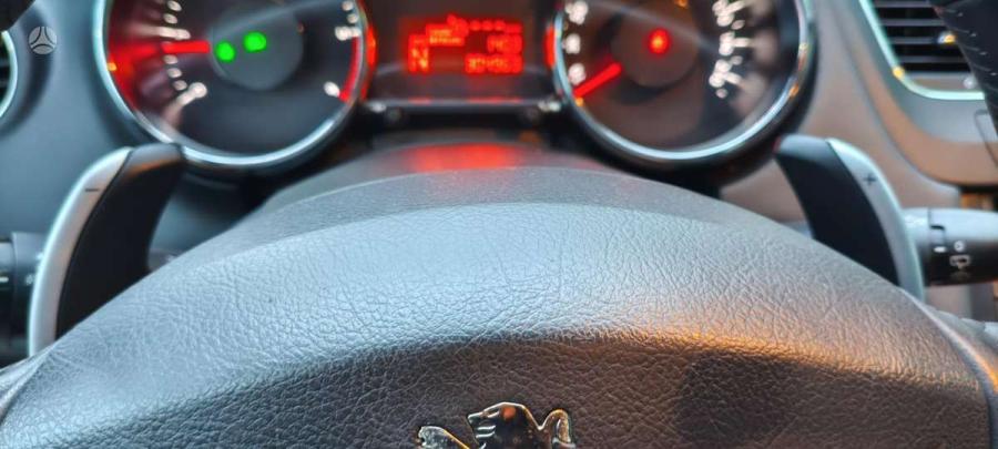 Peugeot 5008 2011 Viļņa, ar dzinēja tilpumu 1.60 L un nobraukumu 304 tūkst. km par 2400 €, foto 32 vietnē AUTOMOTO.COM.LV