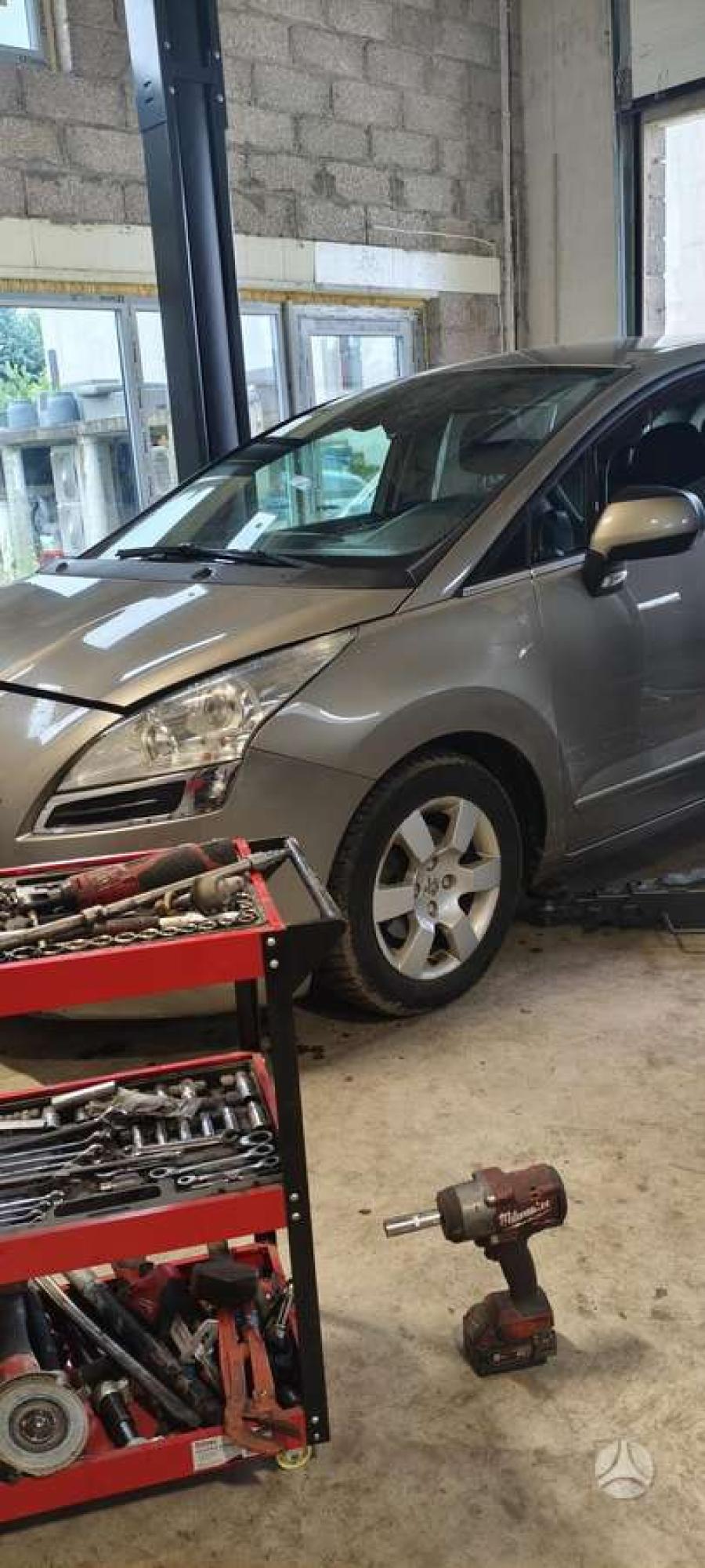 Peugeot 5008 2011 Viļņa, ar dzinēja tilpumu 1.60 L un nobraukumu 304 tūkst. km par 2400 €, foto 43 vietnē AUTOMOTO.COM.LV