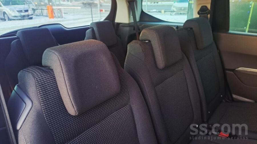 Peugeot 5008 2012 in Riga, with an engine capacity of 1.60 L and mileage of 153 thousand km for 5600 €, photo 3 on AUTOMOTO.COM.LV