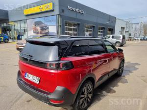 Red Peugeot 5008 2021 in Riga, with an engine capacity of 1.50 L and mileage of 159 thousand km for 20600 €, photo 3 on AUTOMOTO.COM.LV