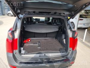 Red Peugeot 5008 2021 in Riga, with an engine capacity of 1.50 L and mileage of 159 thousand km for 20600 €, photo 6 on AUTOMOTO.COM.LV