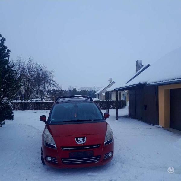 Red Peugeot 5008 2010 in Marijampole, with an engine capacity of 1.56 L and mileage of 250 thousand km for 2499 €, photo 4 on AUTOMOTO.COM.LV