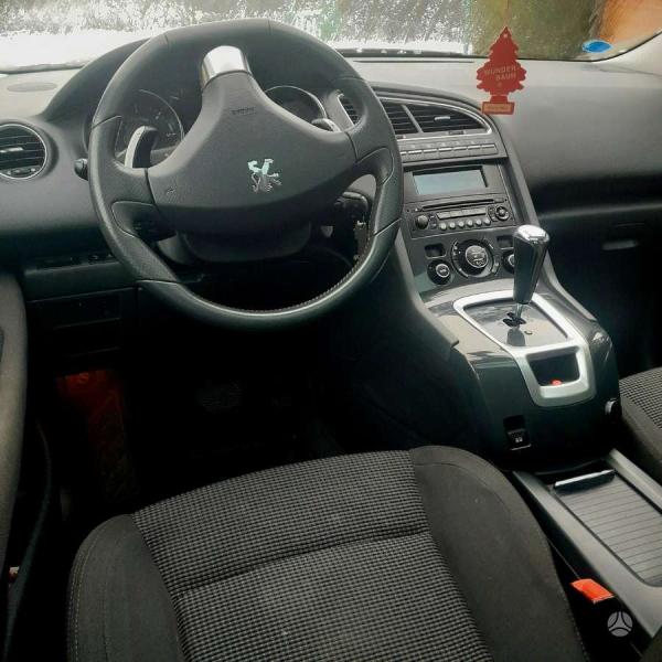Red Peugeot 5008 2010 in Marijampole, with an engine capacity of 1.56 L and mileage of 250 thousand km for 2499 €, photo 10 on AUTOMOTO.COM.LV