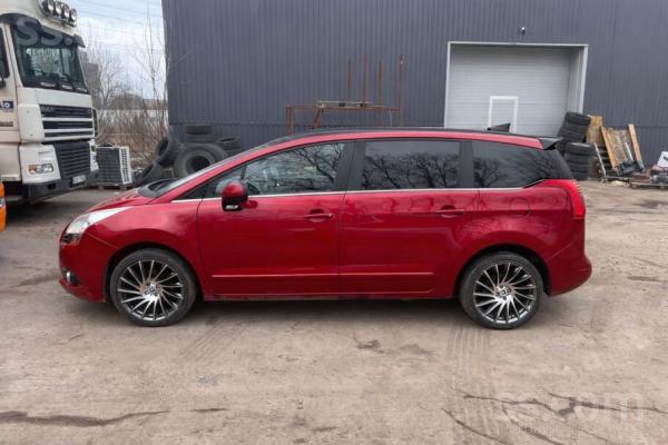 Red Peugeot 5008 2010 in Riga, with an engine capacity of 1.60 L and mileage of 275 thousand km for 3700 €, photo 3 on AUTOMOTO.COM.LV