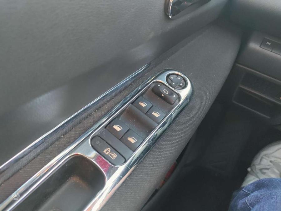 Sarkans Peugeot 5008 2011 Kauņa, ar dzinēja tilpumu 1.56 L un nobraukumu 263 tūkst. km par 3350 €, foto 13 vietnē AUTOMOTO.COM.LV