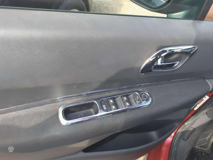 Sarkans Peugeot 5008 2011 Kauņa, ar dzinēja tilpumu 1.56 L un nobraukumu 263 tūkst. km par 3350 €, foto 26 vietnē AUTOMOTO.COM.LV