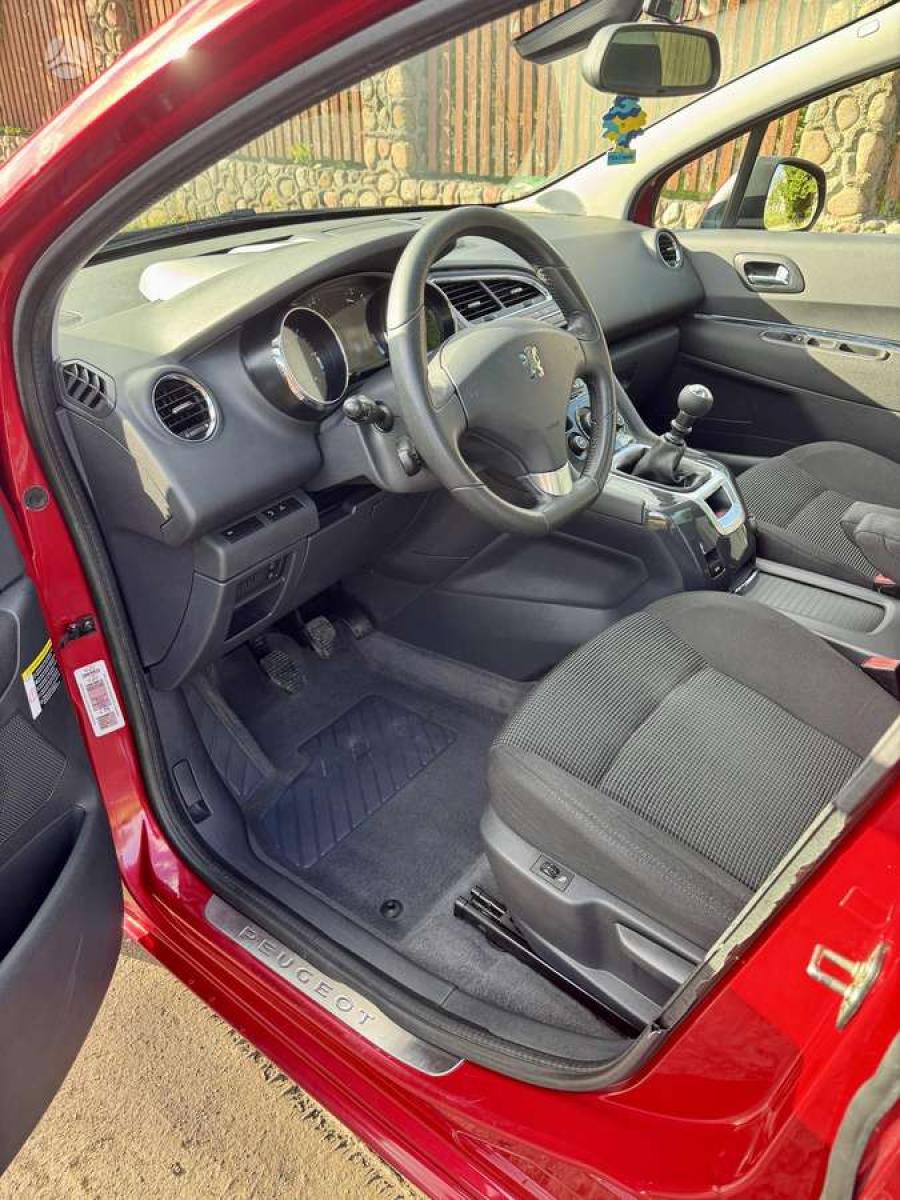 Red Peugeot 5008 2012 in Vilnius, with an engine capacity of 2.00 L and mileage of 270 thousand km for 3700 €, photo 7 on AUTOMOTO.COM.LV