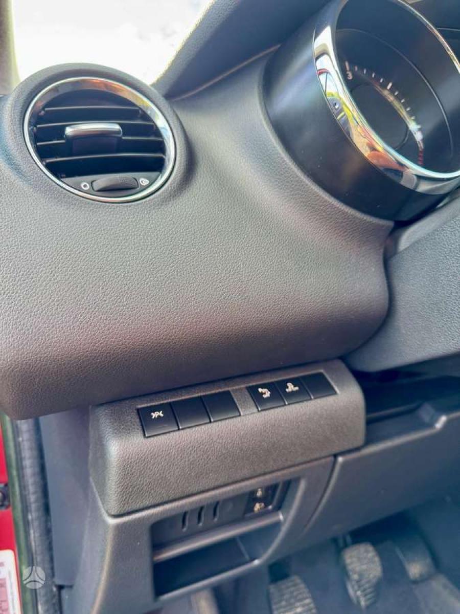 Red Peugeot 5008 2012 in Vilnius, with an engine capacity of 2.00 L and mileage of 270 thousand km for 3700 €, photo 9 on AUTOMOTO.COM.LV