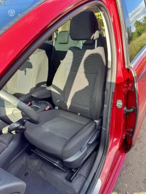 Red Peugeot 5008 2012 in Vilnius, with an engine capacity of 2.00 L and mileage of 270 thousand km for 3700 €, photo 10 on AUTOMOTO.COM.LV