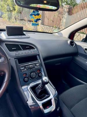 Red Peugeot 5008 2012 in Vilnius, with an engine capacity of 2.00 L and mileage of 270 thousand km for 3700 €, photo 12 on AUTOMOTO.COM.LV