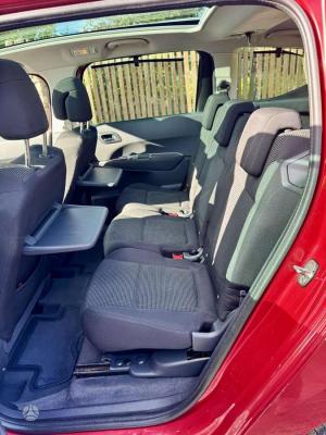 Red Peugeot 5008 2012 in Vilnius, with an engine capacity of 2.00 L and mileage of 270 thousand km for 3700 €, photo 15 on AUTOMOTO.COM.LV
