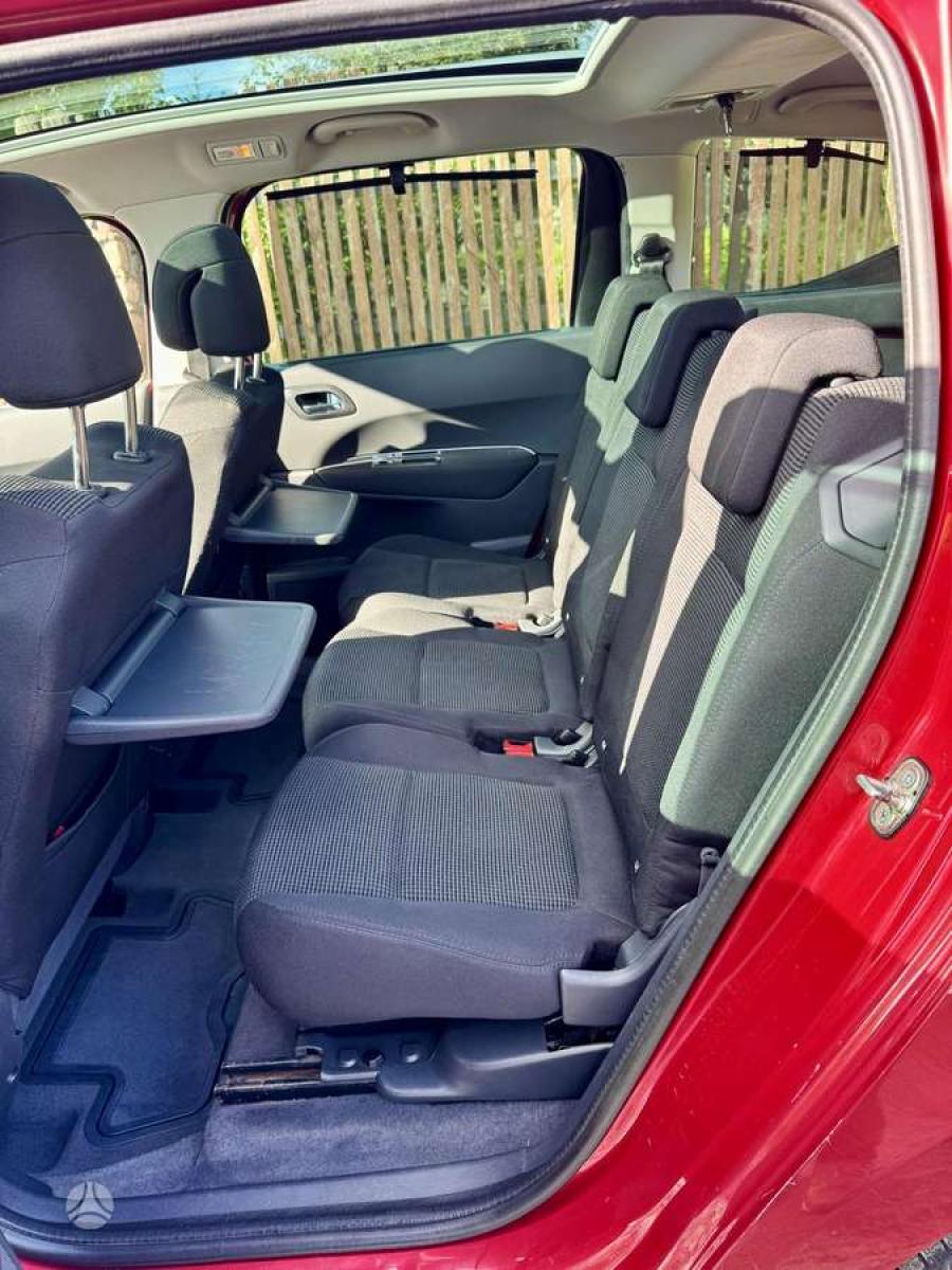 Red Peugeot 5008 2012 in Vilnius, with an engine capacity of 2.00 L and mileage of 270 thousand km for 3700 €, photo 15 on AUTOMOTO.COM.LV