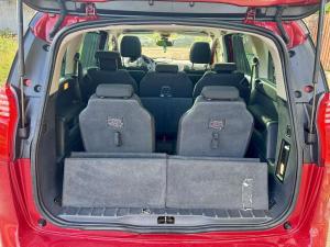 Red Peugeot 5008 2012 in Vilnius, with an engine capacity of 2.00 L and mileage of 270 thousand km for 3700 €, photo 18 on AUTOMOTO.COM.LV