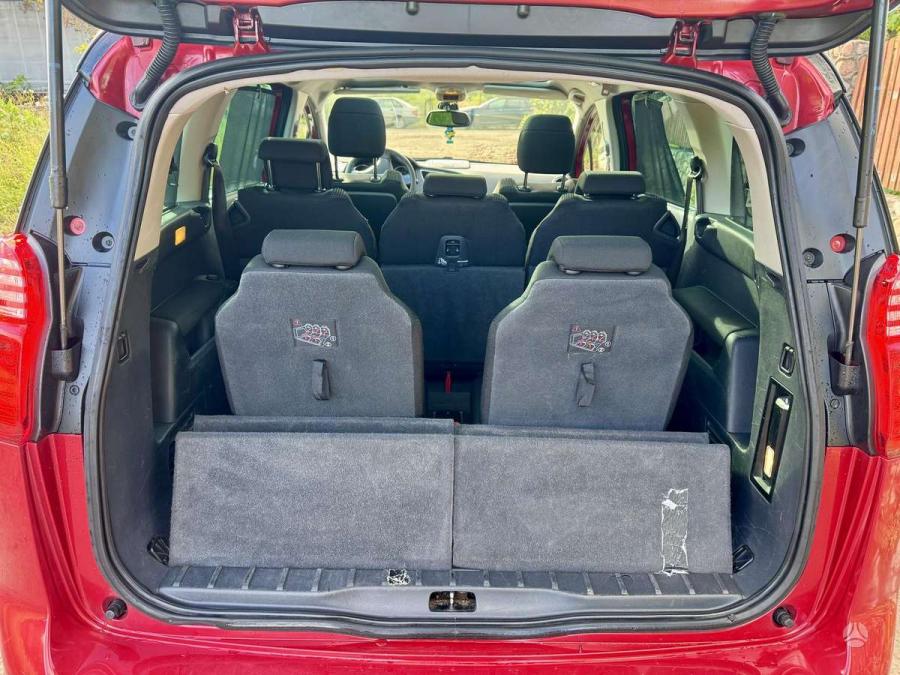 Red Peugeot 5008 2012 in Vilnius, with an engine capacity of 2.00 L and mileage of 270 thousand km for 3700 €, photo 18 on AUTOMOTO.COM.LV