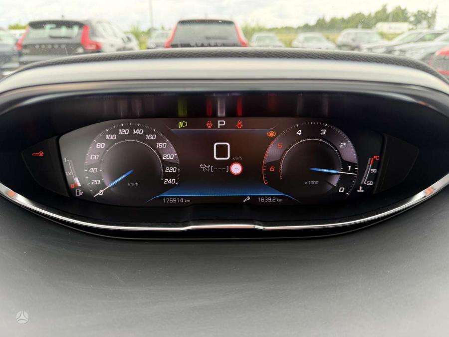 Red Peugeot 5008 2021 in Siauliai, with an engine capacity of 2.00 L and mileage of 176 thousand km for 21768 €, photo 23 on AUTOMOTO.COM.LV