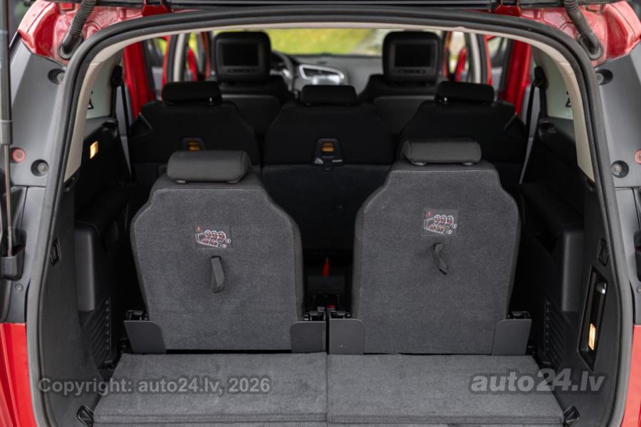 Sarkans Peugeot 5008 2012 Tallina, ar dzinēja tilpumu 1.60 L un nobraukumu 143 tūkst. km par 4799 €, foto 17 vietnē AUTOMOTO.COM.LV