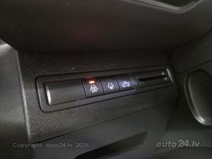 Sarkans Peugeot 5008 2021 Tallina, ar dzinēja tilpumu 1.50 L un nobraukumu 144 tūkst. km par 20900 €, foto 16 vietnē AUTOMOTO.COM.LV