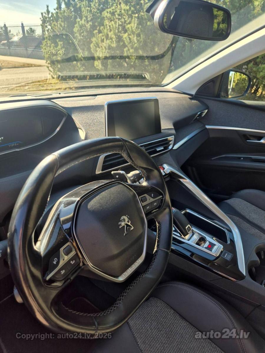 Peugeot 5008 2018 in Tallinn, with an engine capacity of 1.50 L and mileage of 271 thousand km for 12900 €, photo 6 on AUTOMOTO.COM.LV
