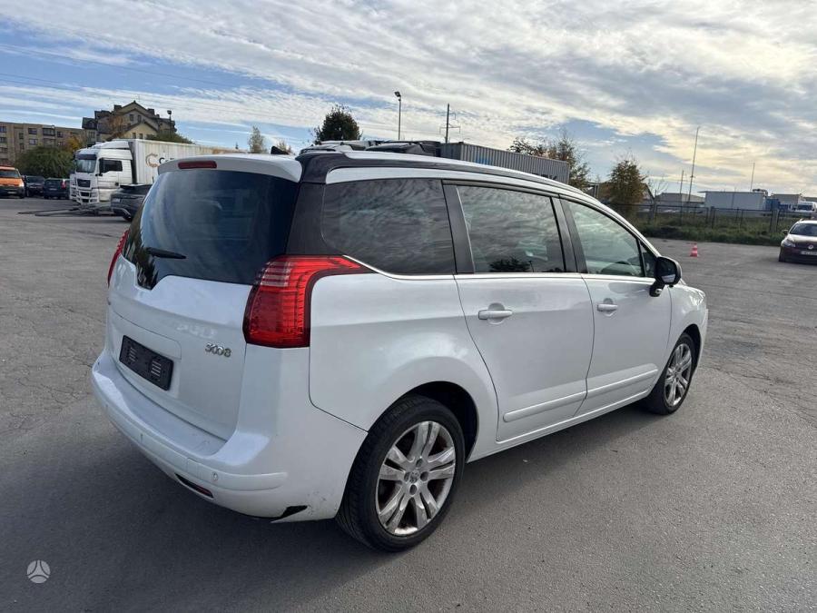 White Peugeot 5008 2011 in Siauliai, with an engine capacity of 1.56 L and mileage of 198 thousand km for 2950 €, photo 6 on AUTOMOTO.COM.LV