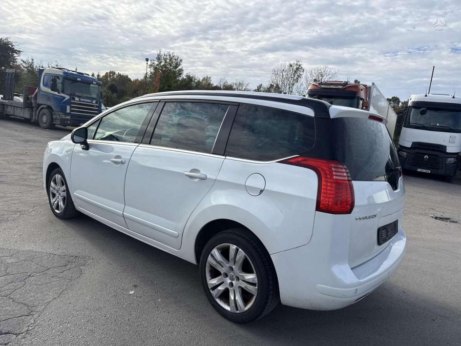 White Peugeot 5008 2011 in Siauliai, with an engine capacity of 1.56 L and mileage of 198 thousand km for 2950 €, photo 8 on AUTOMOTO.COM.LV