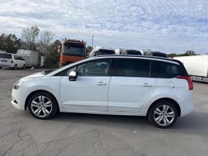 White Peugeot 5008 2011 in Siauliai, with an engine capacity of 1.56 L and mileage of 198 thousand km for 2950 €, photo 9 on AUTOMOTO.COM.LV