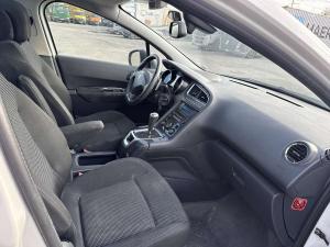 White Peugeot 5008 2011 in Siauliai, with an engine capacity of 1.56 L and mileage of 198 thousand km for 2950 €, photo 10 on AUTOMOTO.COM.LV