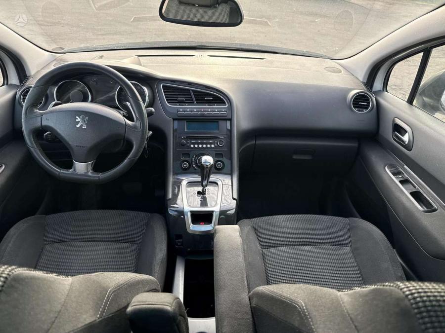 White Peugeot 5008 2011 in Siauliai, with an engine capacity of 1.56 L and mileage of 198 thousand km for 2950 €, photo 13 on AUTOMOTO.COM.LV