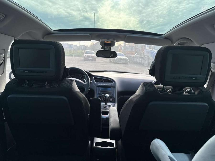 White Peugeot 5008 2011 in Siauliai, with an engine capacity of 1.56 L and mileage of 198 thousand km for 2950 €, photo 14 on AUTOMOTO.COM.LV