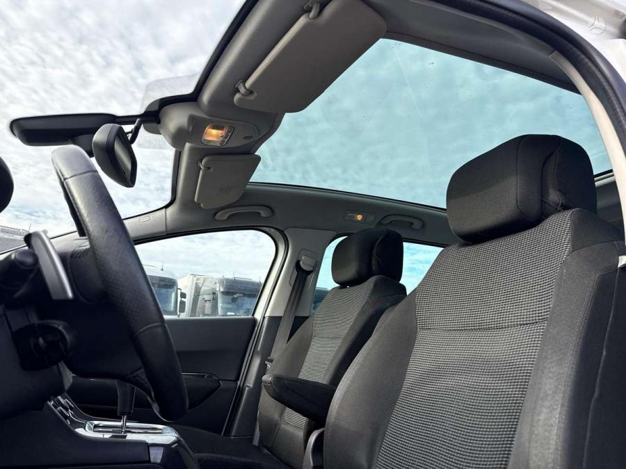 White Peugeot 5008 2011 in Siauliai, with an engine capacity of 1.56 L and mileage of 198 thousand km for 2950 €, photo 15 on AUTOMOTO.COM.LV