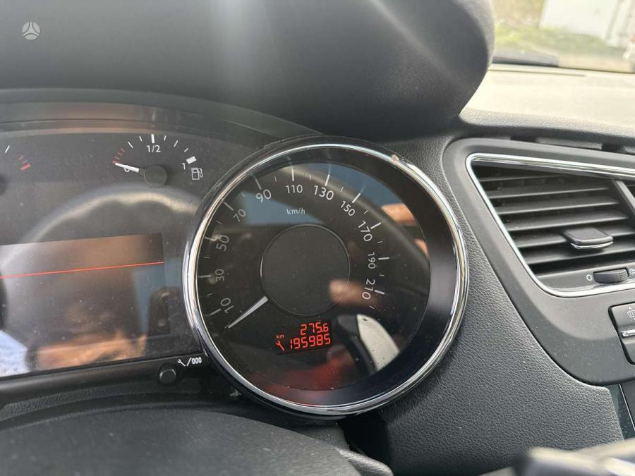 White Peugeot 5008 2011 in Siauliai, with an engine capacity of 1.56 L and mileage of 198 thousand km for 2950 €, photo 17 on AUTOMOTO.COM.LV