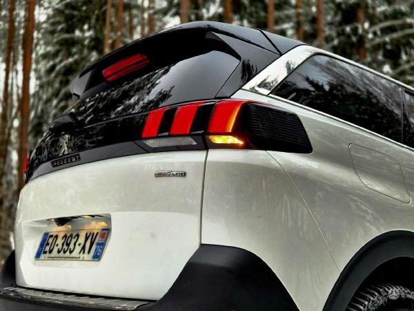 White Peugeot 5008 2017 in Vilnius, with an engine capacity of 1.60 L and mileage of 199 thousand km for 12700 €, photo 11 on AUTOMOTO.COM.LV