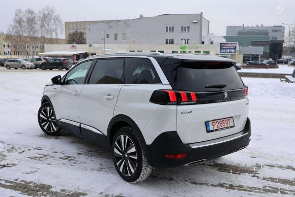 White Peugeot 5008 2017 in Alytus, with an engine capacity of 1.20 L and mileage of 197 thousand km for 9950 €, photo 3 on AUTOMOTO.COM.LV