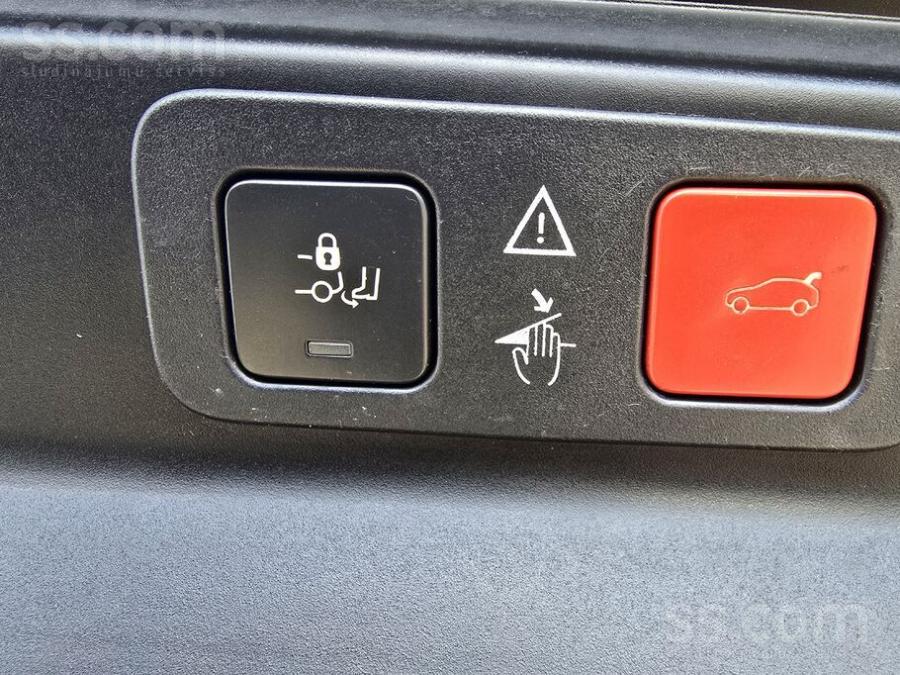 White Peugeot 5008 2017 in Riga, with an engine capacity of 1.60 L and mileage of 0 thousand km for 11000 €, photo 12 on AUTOMOTO.COM.LV