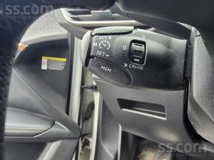 White Peugeot 5008 2017 in Riga, with an engine capacity of 1.60 L and mileage of 0 thousand km for 11000 €, photo 15 on AUTOMOTO.COM.LV