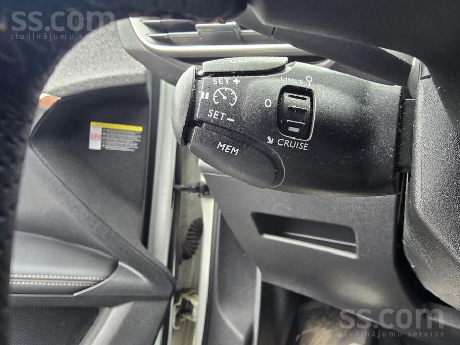 White Peugeot 5008 2017 in Riga, with an engine capacity of 1.60 L and mileage of 0 thousand km for 11000 €, photo 15 on AUTOMOTO.COM.LV